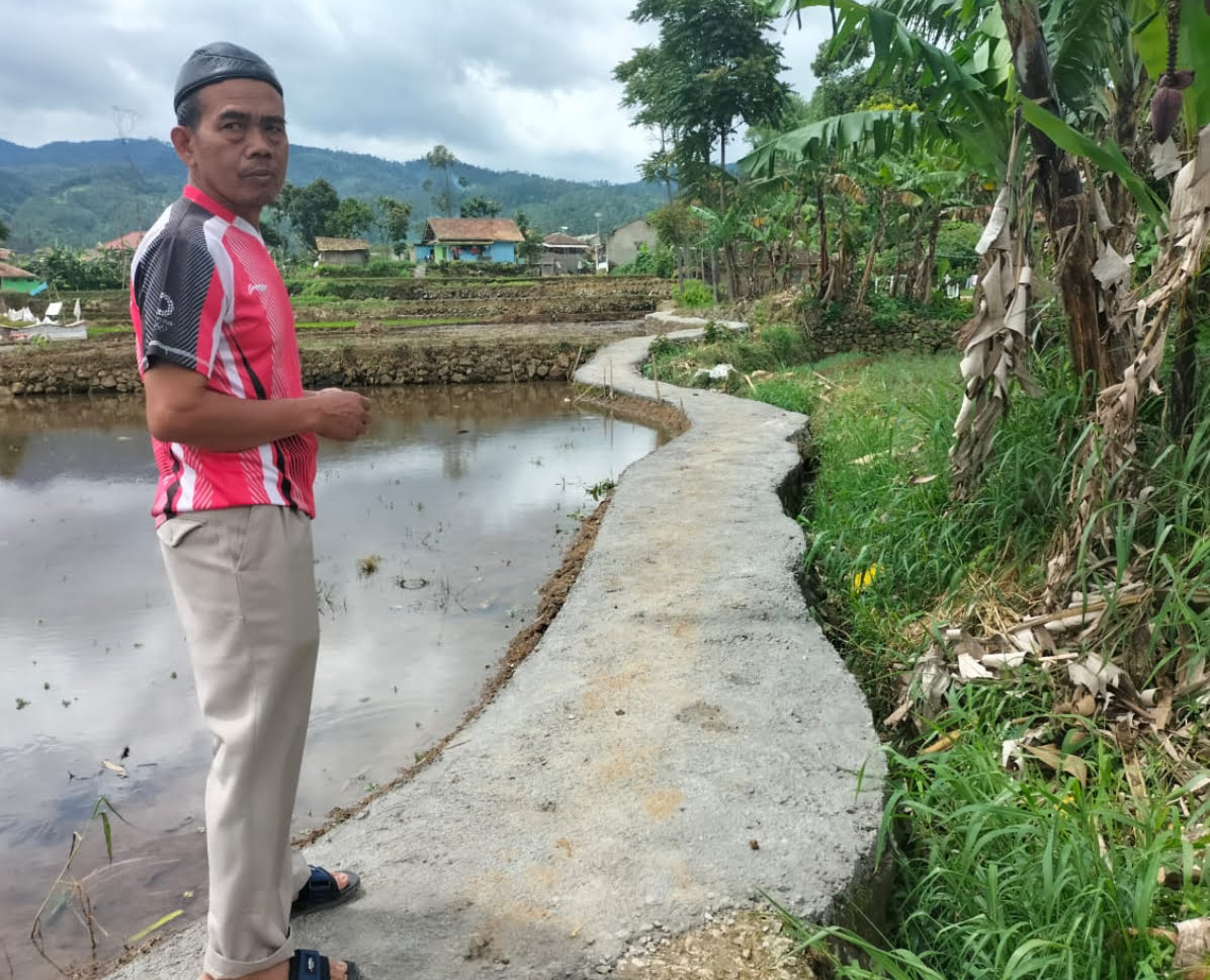 Pembangunan Jalan Gang Di Desa Margamulya - Waspira News